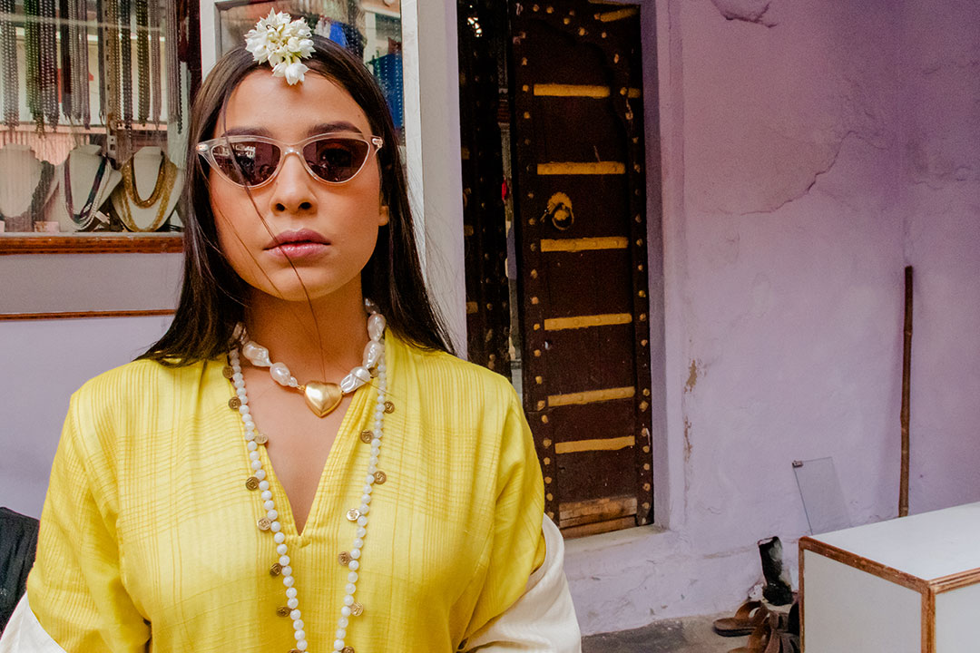 Al Rihla at the Johri Bazaar with Cocoa and Jasmine – ecru